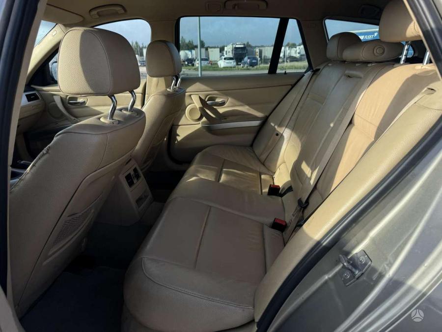 Brown BMW 320 2011 in Vilnius, with an engine capacity of 2.00 L and mileage of 294 thousand km for 2390 €, photo 16 on AUTOMOTO.COM.LV