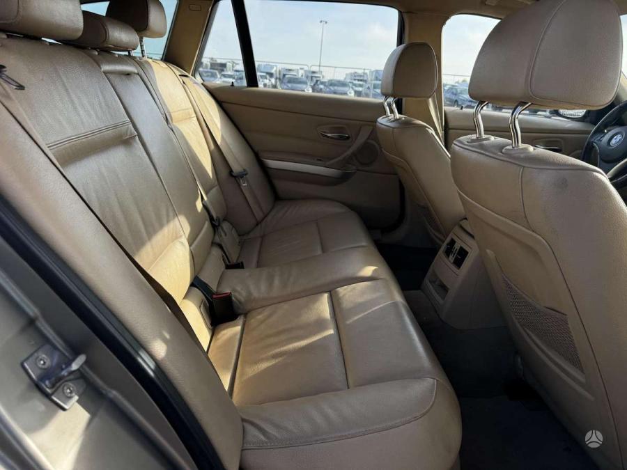 Brown BMW 320 2011 in Vilnius, with an engine capacity of 2.00 L and mileage of 294 thousand km for 2390 €, photo 17 on AUTOMOTO.COM.LV