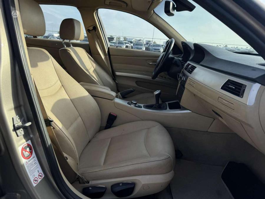 Brown BMW 320 2011 in Vilnius, with an engine capacity of 2.00 L and mileage of 294 thousand km for 2390 €, photo 19 on AUTOMOTO.COM.LV