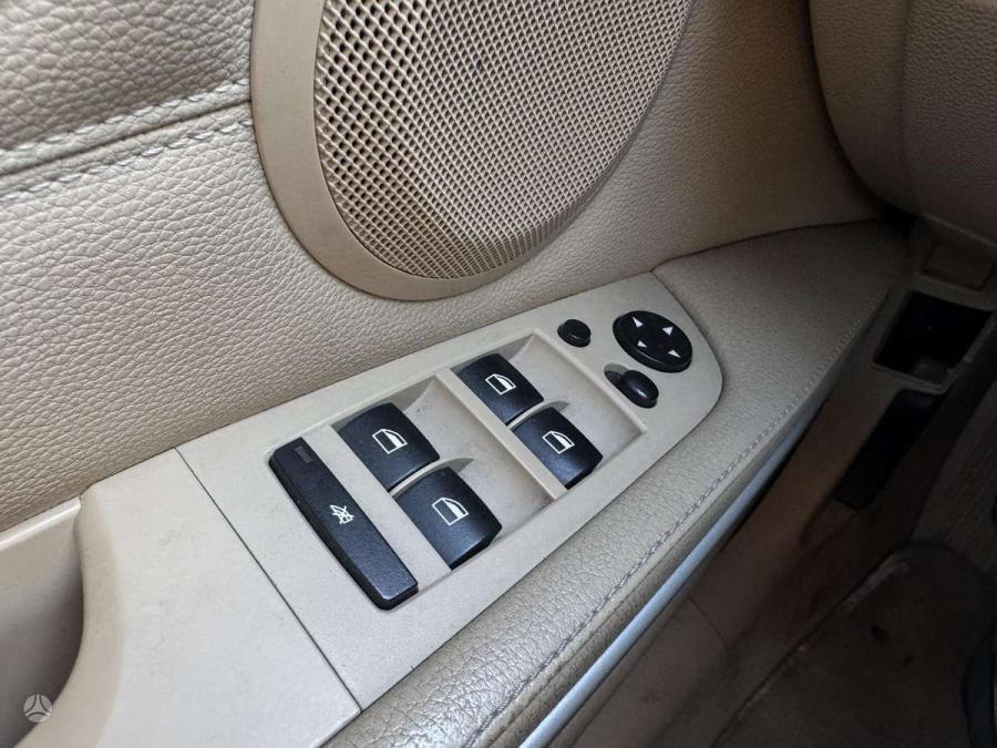 Brown BMW 320 2011 in Vilnius, with an engine capacity of 2.00 L and mileage of 294 thousand km for 2390 €, photo 21 on AUTOMOTO.COM.LV