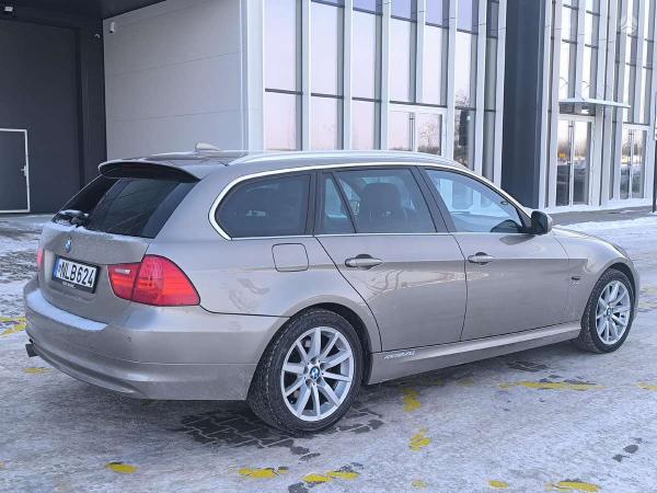 Brown BMW 320 2012 in Vilnius, with an engine capacity of 2.00 L and mileage of 339 thousand km for 5999 €, photo 4 on AUTOMOTO.COM.LV