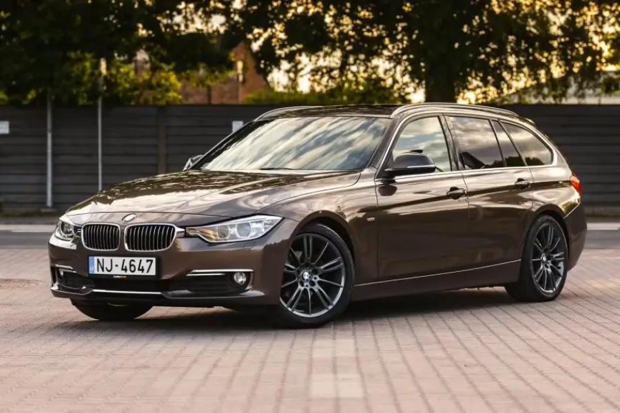 Brown BMW 320 2013 in Jelgava, with an engine capacity of 2.00 L and mileage of 236 thousand km for 13200 €, photo 1 on AUTOMOTO.COM.LV