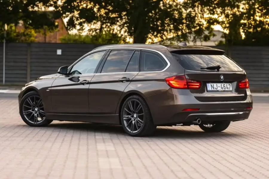 Brown BMW 320 2013 in Jelgava, with an engine capacity of 2.00 L and mileage of 236 thousand km for 13200 €, photo 5 on AUTOMOTO.COM.LV