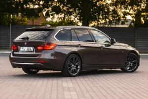 Brown BMW 320 2013 in Jelgava, with an engine capacity of 2.00 L and mileage of 236 thousand km for 13200 €, photo 6 on AUTOMOTO.COM.LV