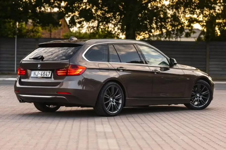 Brown BMW 320 2013 in Jelgava, with an engine capacity of 2.00 L and mileage of 236 thousand km for 13200 €, photo 6 on AUTOMOTO.COM.LV