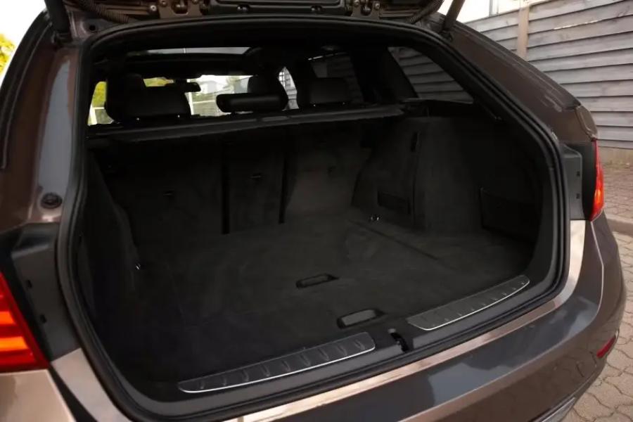 Brown BMW 320 2013 in Jelgava, with an engine capacity of 2.00 L and mileage of 236 thousand km for 13200 €, photo 21 on AUTOMOTO.COM.LV
