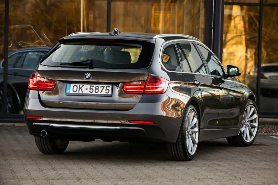 Brown BMW 320 2013 in Jelgava, with an engine capacity of 2.00 L and mileage of 258 thousand km for 7650 €, photo 3 on AUTOMOTO.COM.LV