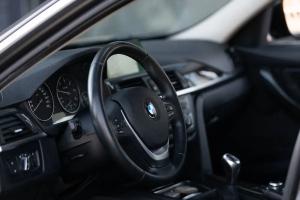 Brown BMW 320 2013 in Jelgava, with an engine capacity of 2.00 L and mileage of 258 thousand km for 7650 €, photo 17 on AUTOMOTO.COM.LV