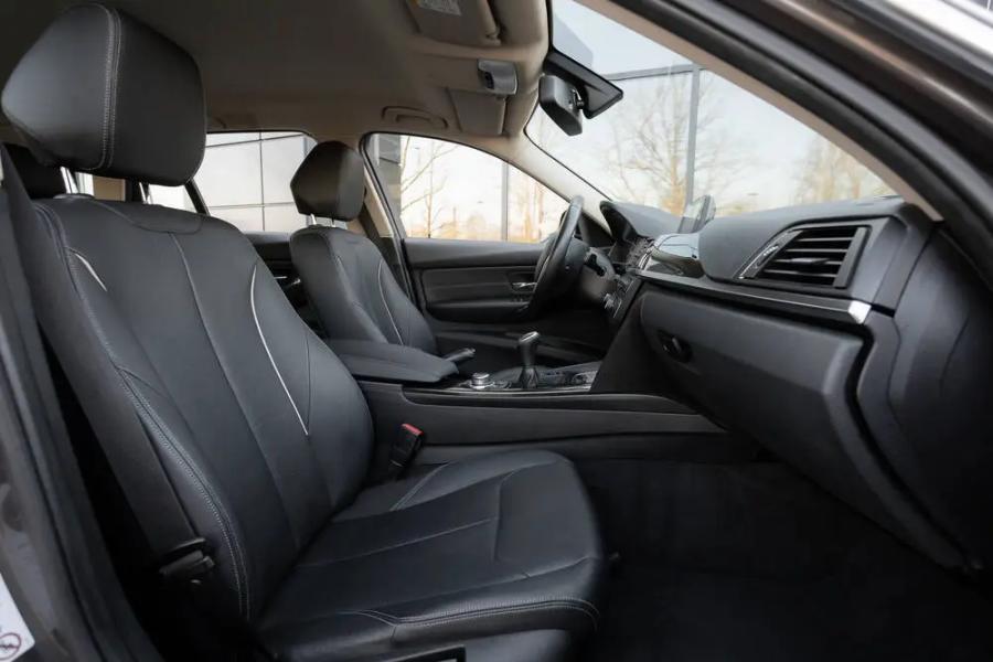 Brown BMW 320 2013 in Jelgava, with an engine capacity of 2.00 L and mileage of 258 thousand km for 7650 €, photo 25 on AUTOMOTO.COM.LV