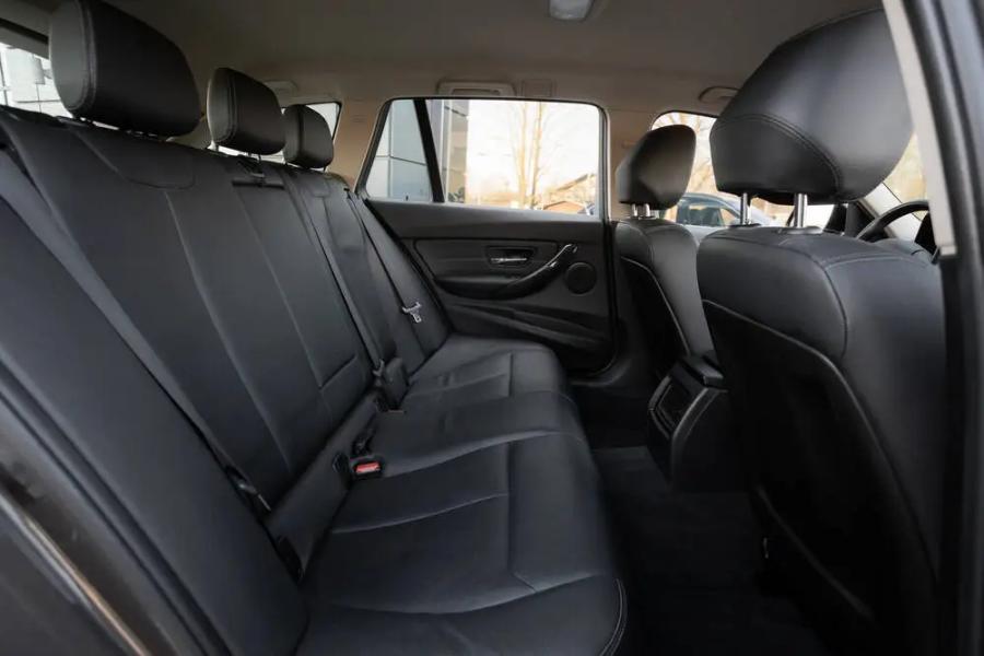 Brown BMW 320 2013 in Jelgava, with an engine capacity of 2.00 L and mileage of 258 thousand km for 7650 €, photo 27 on AUTOMOTO.COM.LV