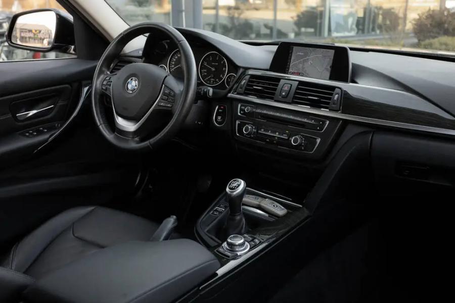 Brown BMW 320 2013 in Jelgava, with an engine capacity of 2.00 L and mileage of 258 thousand km for 7650 €, photo 30 on AUTOMOTO.COM.LV