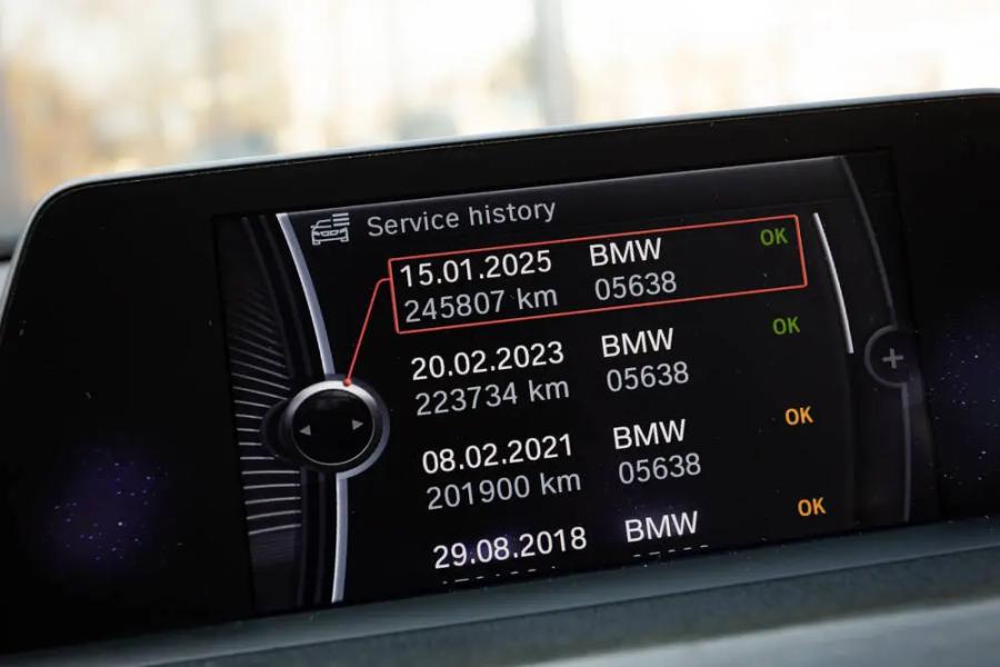Brown BMW 320 2013 in Jelgava, with an engine capacity of 2.00 L and mileage of 258 thousand km for 7650 €, photo 39 on AUTOMOTO.COM.LV