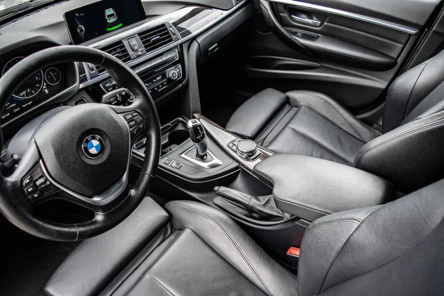 Brown BMW 320 2015 in Tukums, with an engine capacity of 2.00 L and mileage of 280 thousand km for 11080 €, photo 16 on AUTOMOTO.COM.LV