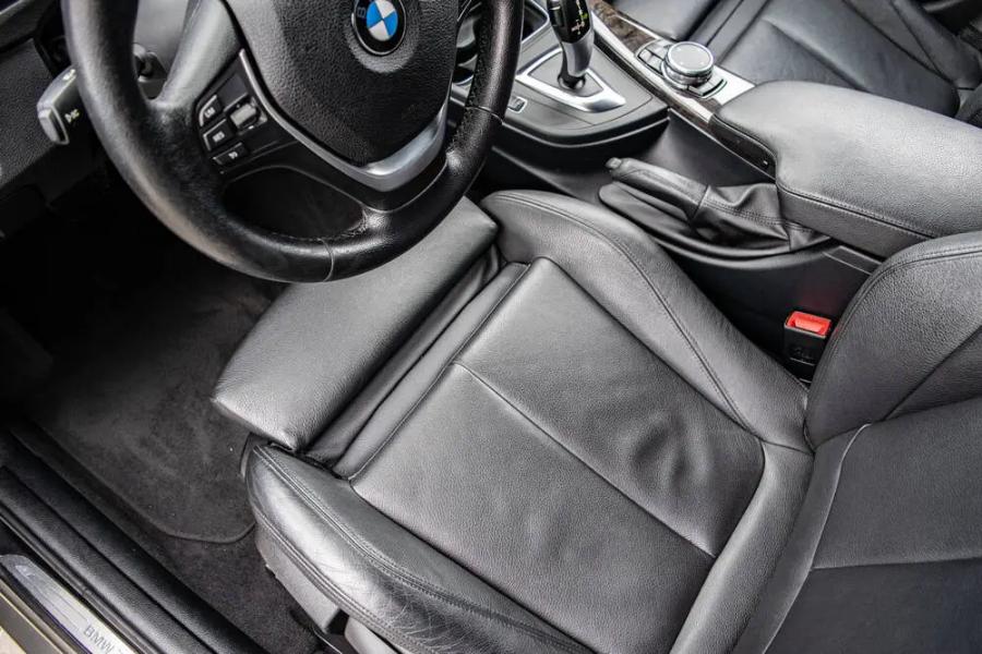 Brown BMW 320 2015 in Tukums, with an engine capacity of 2.00 L and mileage of 280 thousand km for 11080 €, photo 17 on AUTOMOTO.COM.LV