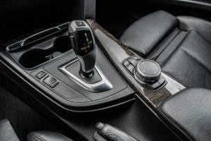 Brown BMW 320 2015 in Tukums, with an engine capacity of 2.00 L and mileage of 280 thousand km for 11080 €, photo 21 on AUTOMOTO.COM.LV