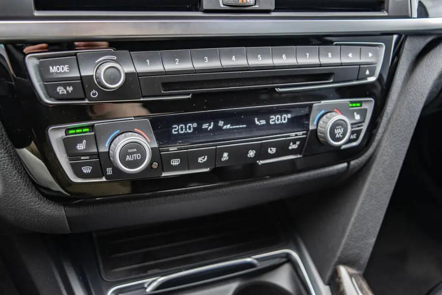 Brown BMW 320 2015 in Tukums, with an engine capacity of 2.00 L and mileage of 280 thousand km for 11080 €, photo 28 on AUTOMOTO.COM.LV
