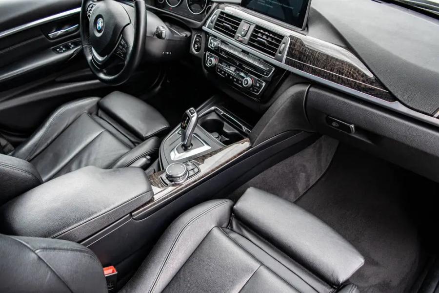 Brown BMW 320 2015 in Tukums, with an engine capacity of 2.00 L and mileage of 280 thousand km for 11080 €, photo 30 on AUTOMOTO.COM.LV
