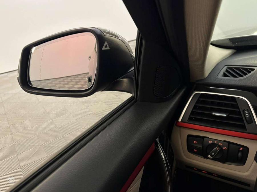 Brown BMW 320 2016 in Marijampole, with an engine capacity of 2.00 L and mileage of 232 thousand km for 13450 €, photo 5 on AUTOMOTO.COM.LV