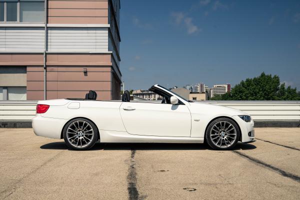 BMW 320 2011 in Riga, with an engine capacity of 2.00 L and mileage of 317 thousand km for 10550 €, photo 4 on AUTOMOTO.COM.LV