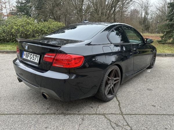 BMW 320 2010 in Kaunas, with an engine capacity of 2.00 L and mileage of 312 thousand km for 8000 €, photo 7 on AUTOMOTO.COM.LV