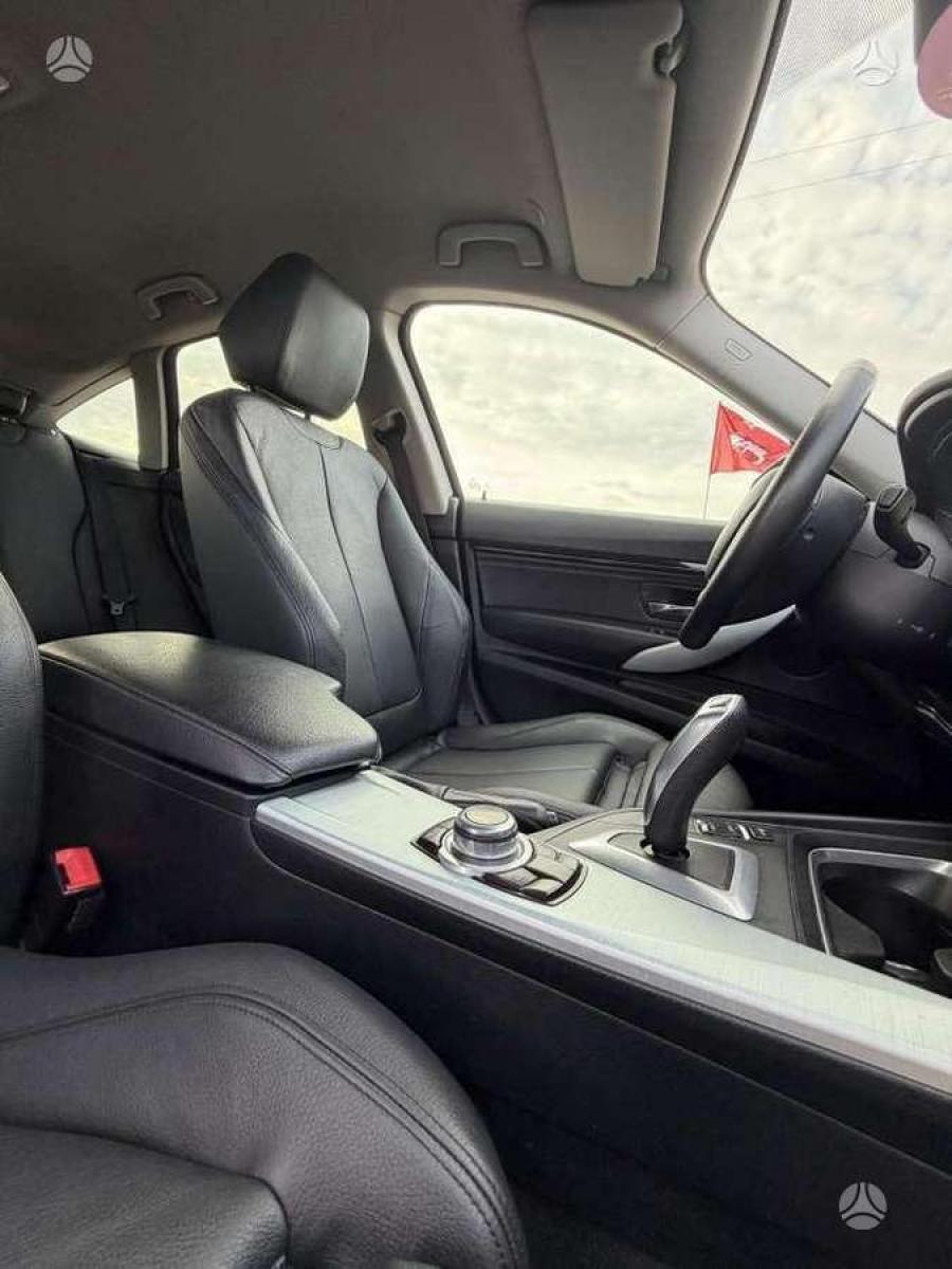 Melns BMW 320 Gran Turismo 2013 Šauļi, ar dzinēja tilpumu 2.00 L un nobraukumu 265 tūkst. km par 12200 €, foto 24 vietnē AUTOMOTO.COM.LV