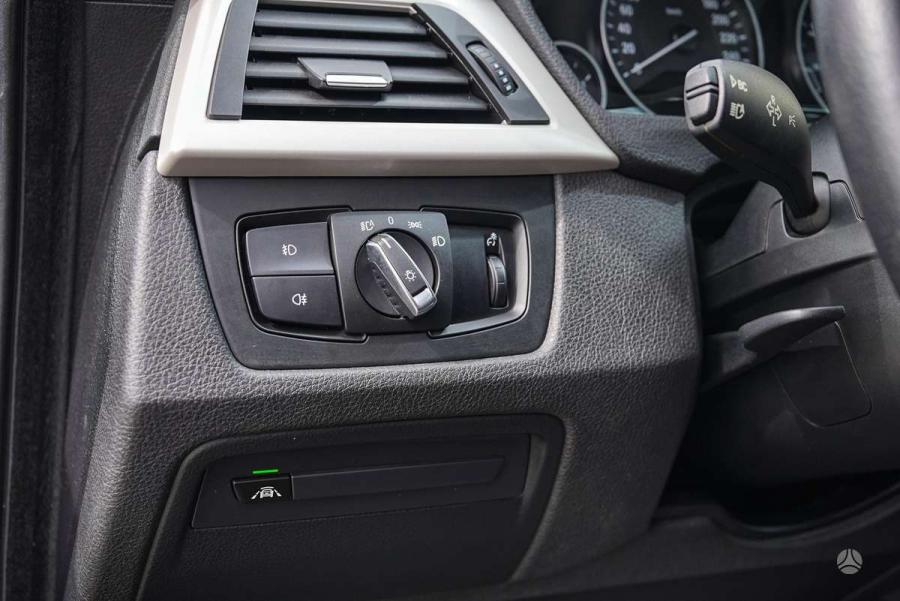 Melns BMW 320 Gran Turismo 2015 Marijampole, ar dzinēja tilpumu 2.00 L un nobraukumu 237 tūkst. km par 11250 €, foto 32 vietnē AUTOMOTO.COM.LV