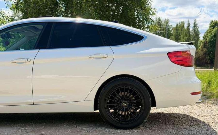 White BMW 320 Gran Turismo 2014 in Siauliai, with an engine capacity of 2.00 L and mileage of 260 thousand km for 14200 €, photo 9 on AUTOMOTO.COM.LV