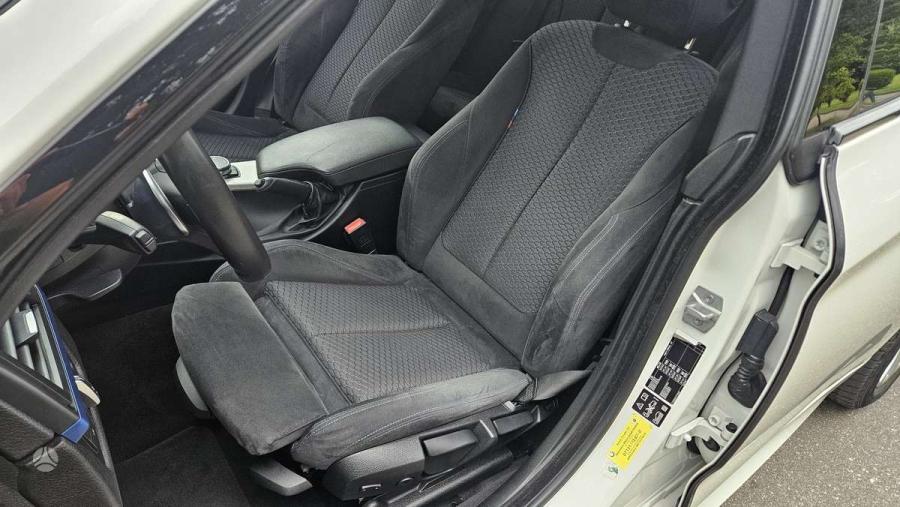White BMW 320 Gran Turismo 2016 in Elektrenai, with an engine capacity of 2.00 L and mileage of 241 thousand km for 14800 €, photo 13 on AUTOMOTO.COM.LV