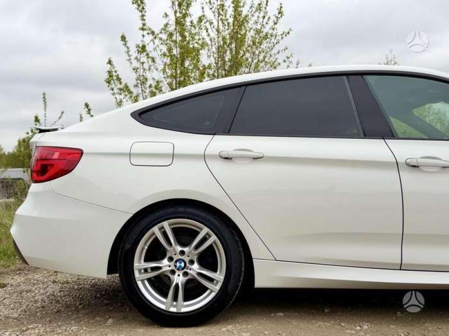 White BMW 320 Gran Turismo 2017 in Siauliai, with an engine capacity of 2.00 L and mileage of 250 thousand km for 16750 €, photo 12 on AUTOMOTO.COM.LV