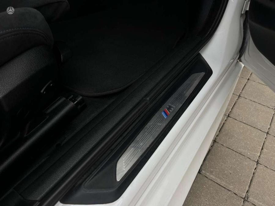 White BMW 320 Gran Turismo 2018 in Kaunas, with an engine capacity of 2.00 L and mileage of 128 thousand km for 17600 €, photo 11 on AUTOMOTO.COM.LV