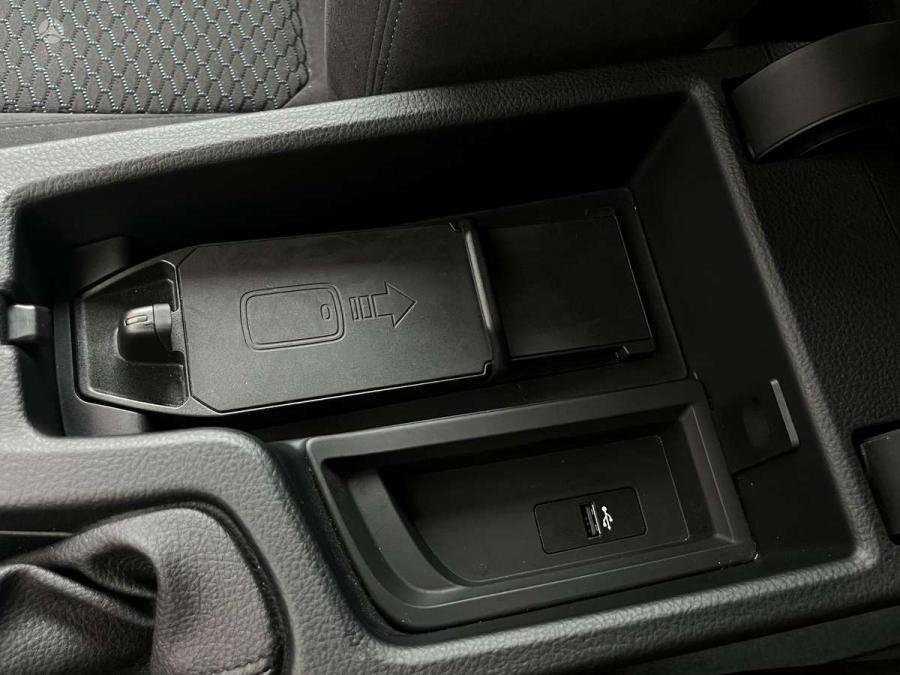 White BMW 320 Gran Turismo 2018 in Kaunas, with an engine capacity of 2.00 L and mileage of 128 thousand km for 17600 €, photo 25 on AUTOMOTO.COM.LV