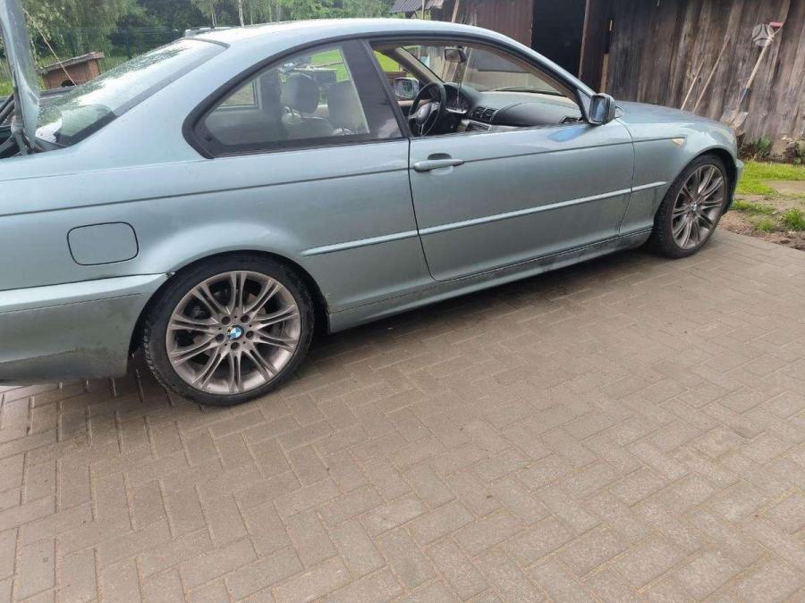 Green BMW 320 2004 in Vilnius, with an engine capacity of 2.00 L and mileage of 314 thousand km for 2600 €, photo 4 on AUTOMOTO.COM.LV