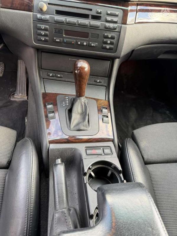 Green BMW 320 2003 in Vilnius, with an engine capacity of 2.00 L and mileage of 261 thousand km for 2199 €, photo 8 on AUTOMOTO.COM.LV