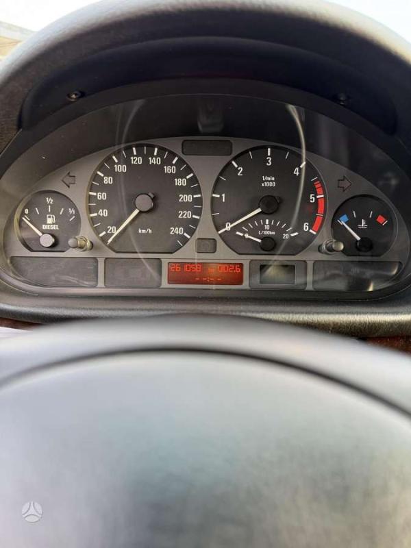 Green BMW 320 2003 in Vilnius, with an engine capacity of 2.00 L and mileage of 261 thousand km for 2199 €, photo 9 on AUTOMOTO.COM.LV