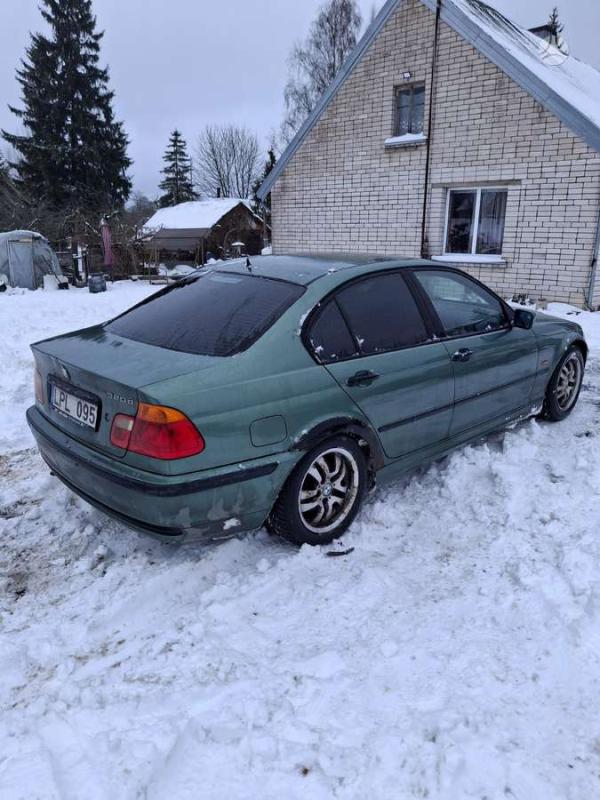 Zaļš BMW 320 1998 Kelmė, ar dzinēja tilpumu 1.95 L un nobraukumu 262 tūkst. km par 750 €, foto 1 vietnē AUTOMOTO.COM.LV