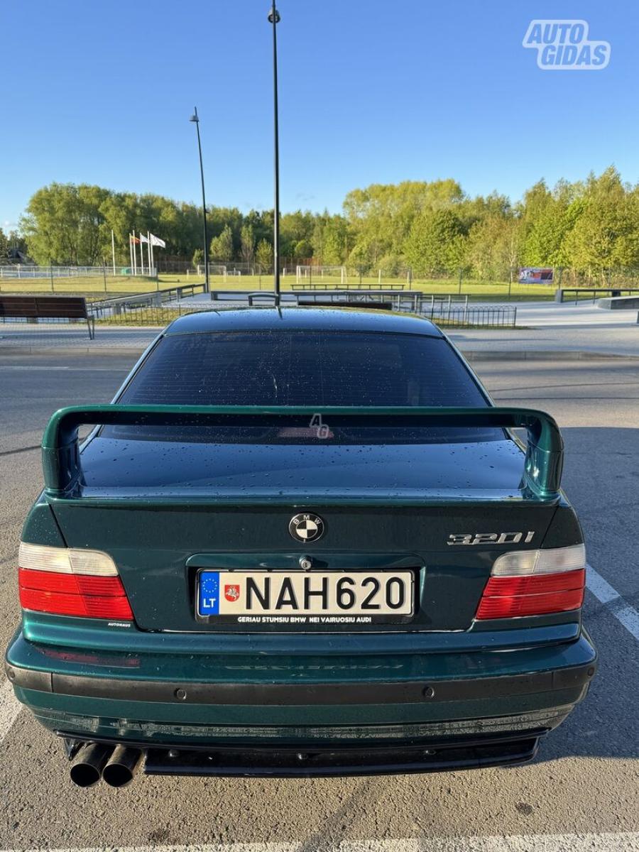 Zaļš BMW 320 1998 Palanga, ar dzinēja tilpumu 2.00 L un nobraukumu 197 tūkst. km par 6300 €, foto 5 vietnē AUTOMOTO.COM.LV