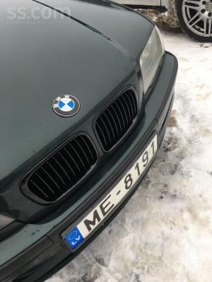 Green BMW 320 2001 in Jurmala, with an engine capacity of 2.00 L and mileage of 315 thousand km for 1000 €, photo 3 on AUTOMOTO.COM.LV