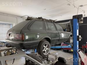 Green BMW 320 1988 in Jekabpils, with an engine capacity of 2.50 L and mileage of 373 thousand km for 3500 €, photo  on AUTOMOTO.COM.LV