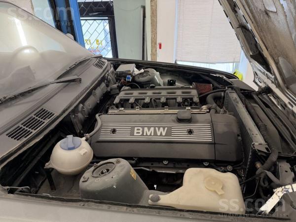 Zaļš BMW 320 1988 Jēkabpils, ar dzinēja tilpumu 2.50 L un nobraukumu 373 tūkst. km par 3500 €, foto 3 vietnē AUTOMOTO.COM.LV