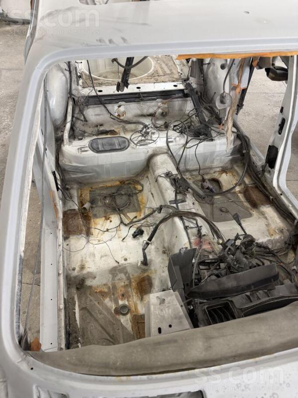 Zaļš BMW 320 1988 Jēkabpils, ar dzinēja tilpumu 2.50 L un nobraukumu 373 tūkst. km par 3500 €, foto 10 vietnē AUTOMOTO.COM.LV