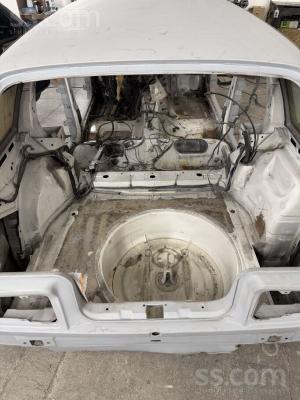 Zaļš BMW 320 1988 Jēkabpils, ar dzinēja tilpumu 2.50 L un nobraukumu 373 tūkst. km par 3500 €, foto 12 vietnē AUTOMOTO.COM.LV