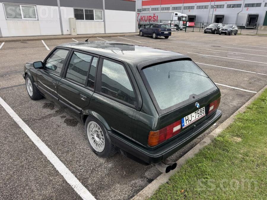 Green BMW 320 1988 in Riga, with an engine capacity of 2.50 L and mileage of 380 thousand km for 3500 €, photo 3 on AUTOMOTO.COM.LV