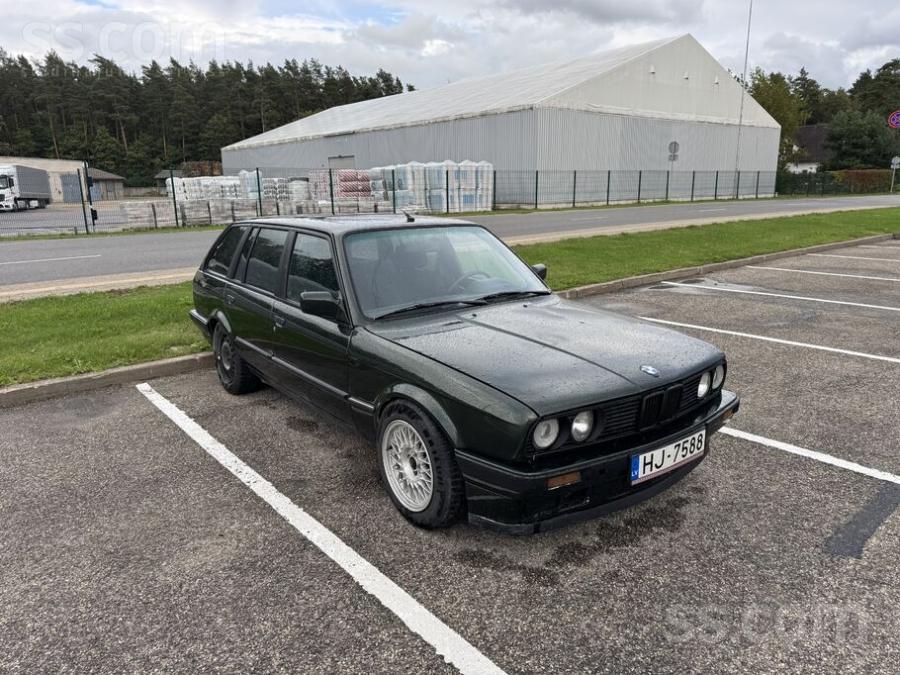 Green BMW 320 1988 in Riga, with an engine capacity of 2.50 L and mileage of 380 thousand km for 3500 €, photo 7 on AUTOMOTO.COM.LV
