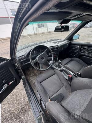 Green BMW 320 1988 in Riga, with an engine capacity of 2.50 L and mileage of 380 thousand km for 3500 €, photo 12 on AUTOMOTO.COM.LV