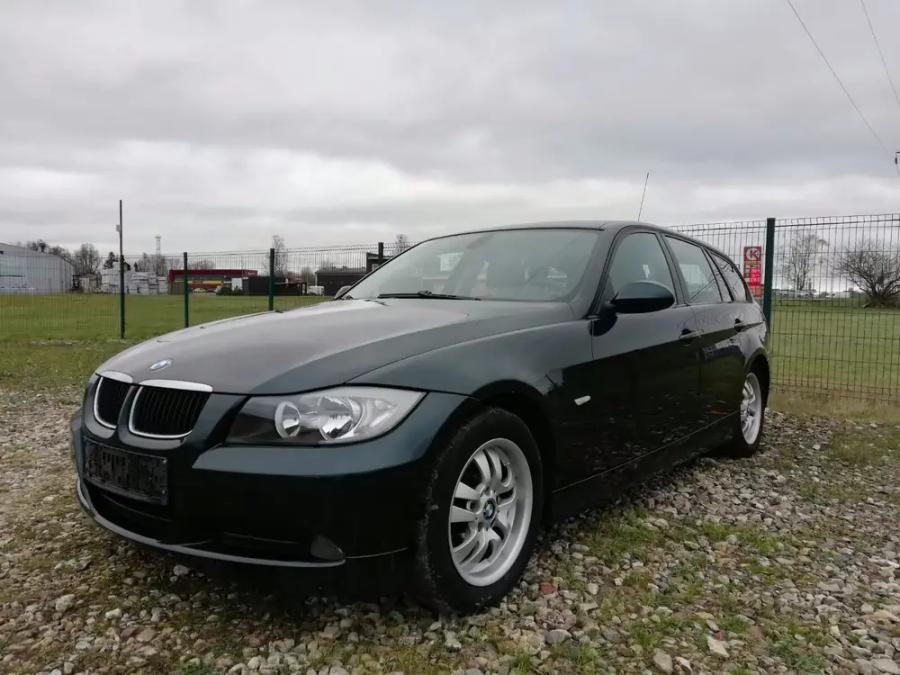 Green BMW 320 2006 in Saldus, with an engine capacity of 2.00 L and mileage of 319 thousand km for 3400 €, photo 1 on AUTOMOTO.COM.LV