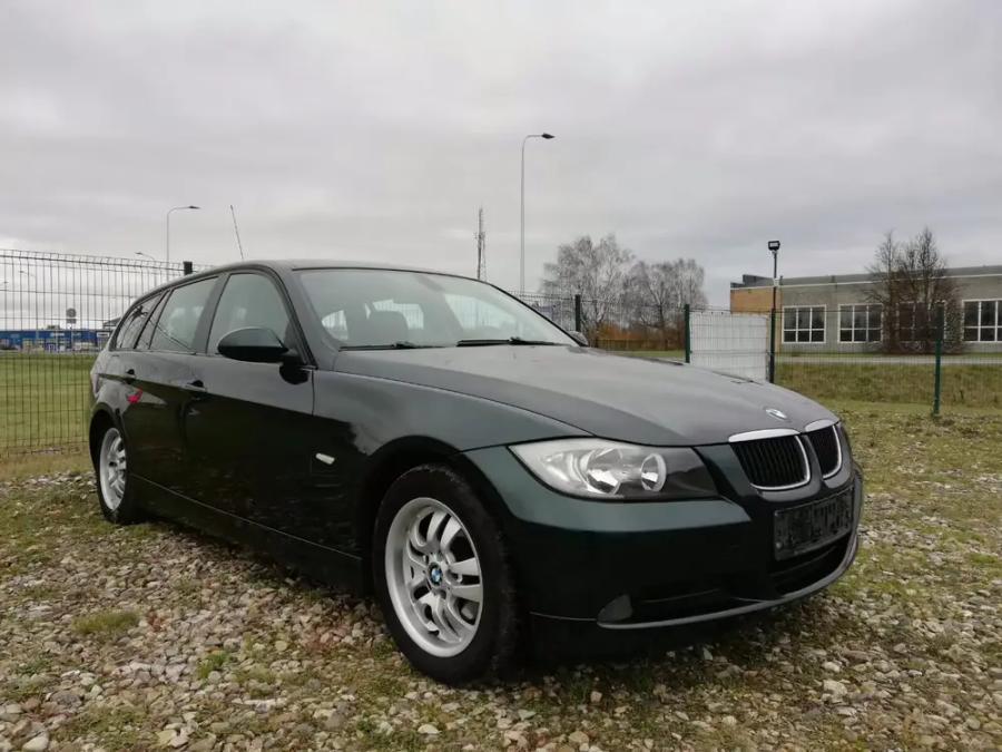 Green BMW 320 2006 in Saldus, with an engine capacity of 2.00 L and mileage of 319 thousand km for 3400 €, photo 4 on AUTOMOTO.COM.LV