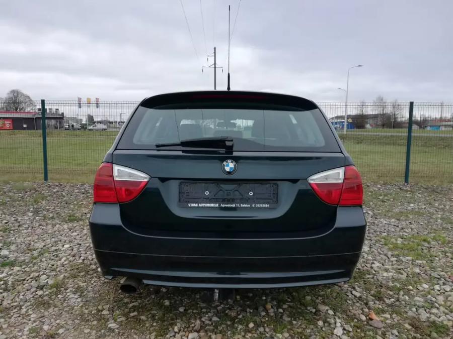 Green BMW 320 2006 in Saldus, with an engine capacity of 2.00 L and mileage of 319 thousand km for 3400 €, photo 6 on AUTOMOTO.COM.LV