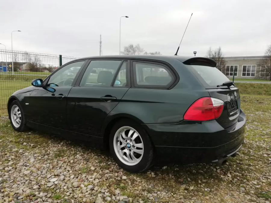 Green BMW 320 2006 in Saldus, with an engine capacity of 2.00 L and mileage of 319 thousand km for 3400 €, photo 7 on AUTOMOTO.COM.LV