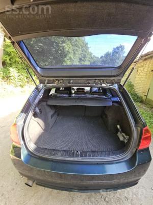 Green BMW 320 2006 in Saldus, with an engine capacity of 2.00 L and mileage of 377 thousand km for 3500 €, photo 9 on AUTOMOTO.COM.LV