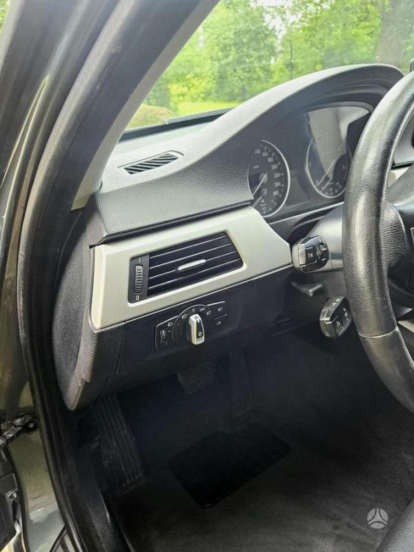 Green BMW 320 2009 in Kretinga, with an engine capacity of 2.00 L and mileage of 228 thousand km for 4799 €, photo 8 on AUTOMOTO.COM.LV